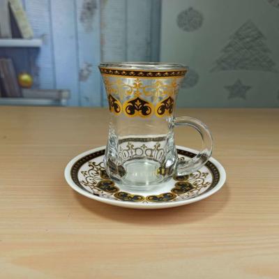 Cina la tazza ed il piattino di vetro di disegno dell'oro 100ml hanno fissato lo stile arabo in vendita