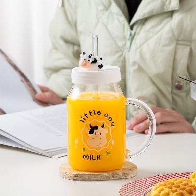 Cina 560ml latte trasparente termoresistente Juice Glass Bottle With Straw in vendita