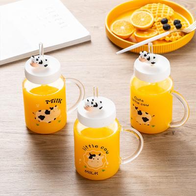 Cina 560ml latte trasparente termoresistente Juice Glass Bottle With Straw in vendita