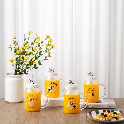 Cina 560ml latte trasparente termoresistente Juice Glass Bottle With Straw in vendita