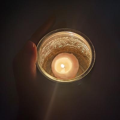 中国 ホテル装飾によって切り分けられたガラス シリンダー蝋燭ホールダーは着色されて電気めっきした 販売のため