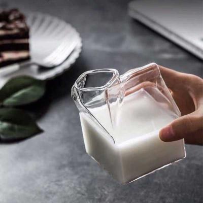 Cina Alta forma quadrata di vetro della bottiglia 250ml del latte della prima colazione del borosilicato chiara in vendita