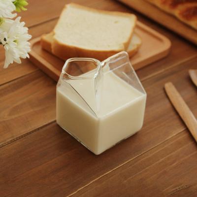 Cina Alta forma quadrata di vetro della bottiglia 250ml del latte della prima colazione del borosilicato chiara in vendita