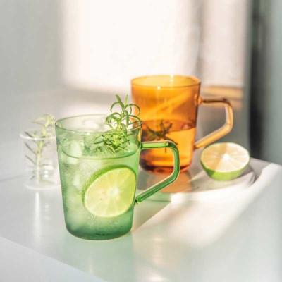 Cina Estate Amber High Borosilicate Glass Cup verde 420ml con la maniglia in vendita