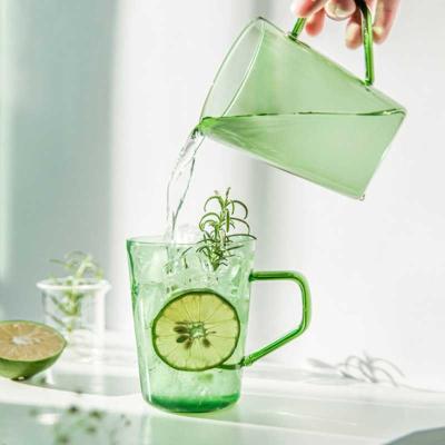 Cina Estate Amber High Borosilicate Glass Cup verde 420ml con la maniglia in vendita