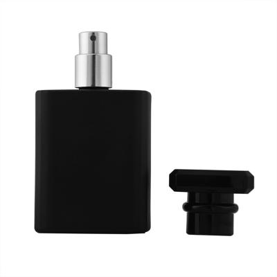 China botella de perfume de cristal coloreada blanca del espray del negro 100ml con el rociador de la bomba en venta