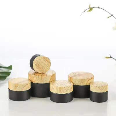 Cina il vetro cosmetico a perfetta tenuta 6ml imbottiglia la bottiglia di profumo della palla di rullo con il coperchio di bambù in vendita