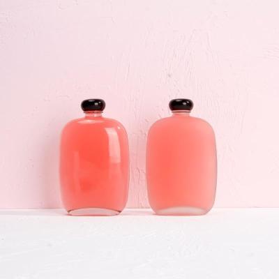 Cina bottiglie di vetro di miscela di 250ml 350ml Juice Hip Flask Bottles Cold con i coperchi del metallo in vendita