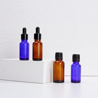 Chine Bouteilles en verre cosmétiques d'huile essentielle 5ml 15ml avec le compte-gouttes à vendre