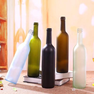 Cina 500ml 750ml ha colorato le bottiglie di vino di vetro vuote con Cork Lids in vendita