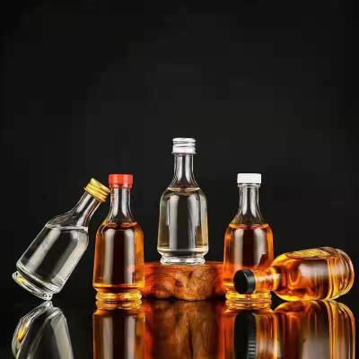 Cina Il vetro del vino della vodka del liquore imbottiglia la bottiglia di whiskey vuota dei coperchi di alluminio 50ml in vendita