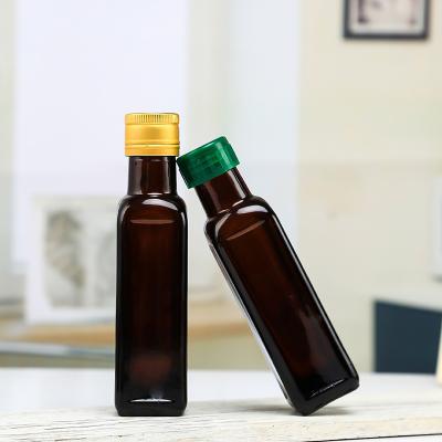 Cina Copertura di Olive Oil Bottle With Plastic di vetro del quadrato 100ml Brown in vendita