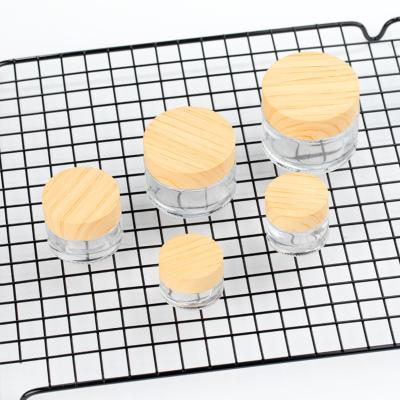 China Frasco de vidro de vidro cosmético geado do creme das garrafas 15g 30g de Skincare com tampa de bambu à venda