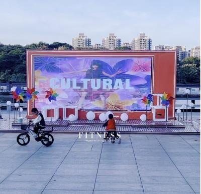 China Film Led Display P15 Flexible Soft Module Transparent Led Screen Te koop