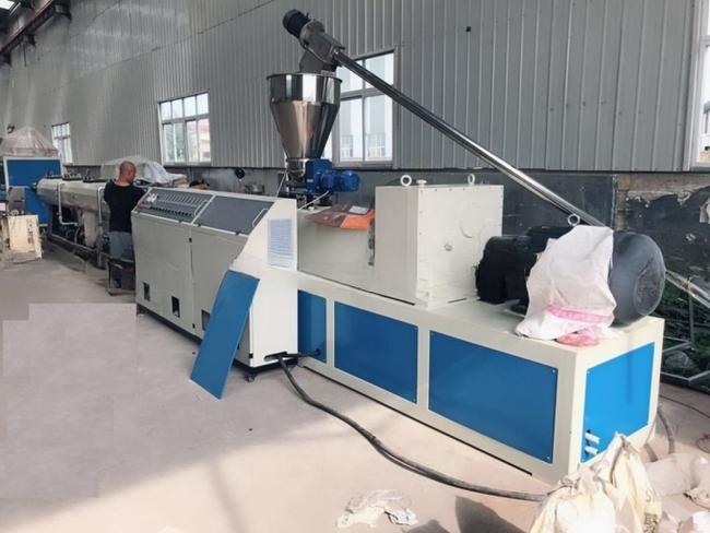 China UPVC Drainage / Wall Supply Pipe Production Line