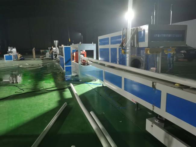 China UPVC Drainage / Wall Supply Pipe Production Line