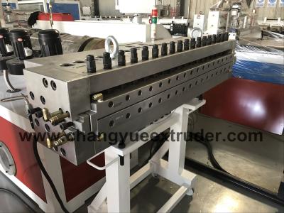 중국 낮은 소음 Wpc PVC 폼 보드 추출 기계 자동 판매용