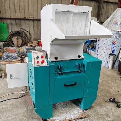 China Vertical Structure Plastic Mixer Crusher Pulverizer The Perfect Addition to Your Production Line for sale