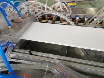 Cina Macchina di estrussione a doppia vite di profili di plastica per pannelli a parete in PVC da 200 mm in vendita