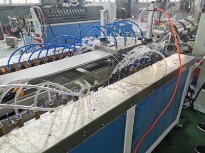 Cina Macchina di estrussione a doppia vite di profili di plastica per pannelli a parete in PVC da 200 mm in vendita