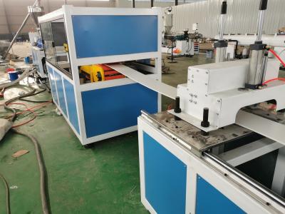 Cina Macchina di estrussione a doppia vite di profili di plastica per pannelli a parete in PVC da 200 mm in vendita