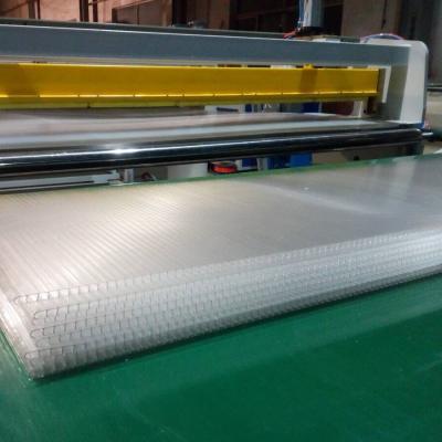 Chine 2021 Bonne apparence PP machine à faire de la feuille creuse / planche avec structure de canal à vis profonde à vendre