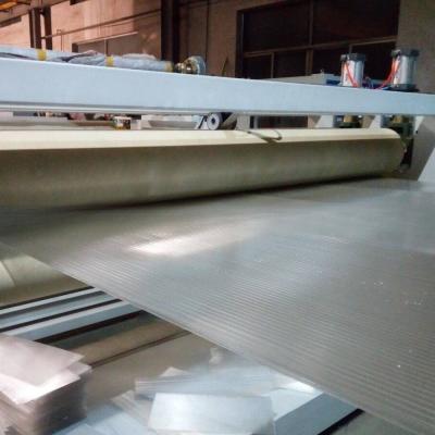 Chine 2021 Bonne apparence PP machine à faire de la feuille creuse / planche avec structure de canal à vis profonde à vendre