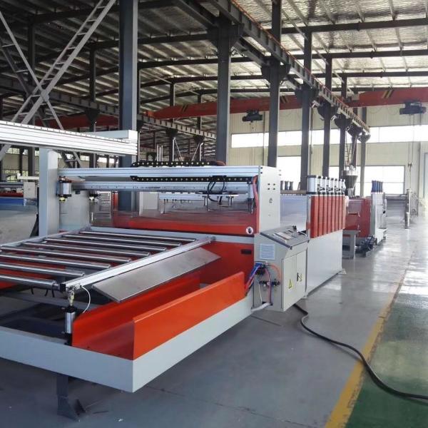 80/156 Linea di produzione di cartoni di schiuma in PVC per la produzione su larga scala