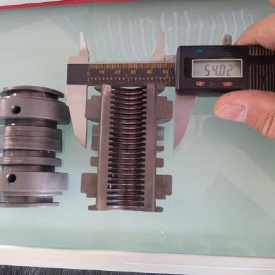 China Eenvoudig schroefmachine voor het extruderen van PVC-golfbuizen met een volledig verweven systeem Te koop