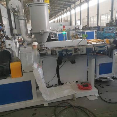 China Máquina de moldagem por extrusão para a linha de produção de tubos corrugados de PVC de parede única à venda