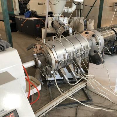 중국 컴퓨터화 생산 프로세스를 위한 내구성 있는 플라스틱 압축기 PPR 파이프 생산 라인 판매용