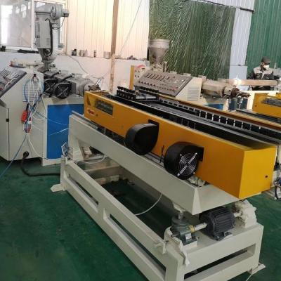 China Extrudermachine voor uitlaatgassen van PVC-plastic met een enkele wand, met een laag vermogen Te koop