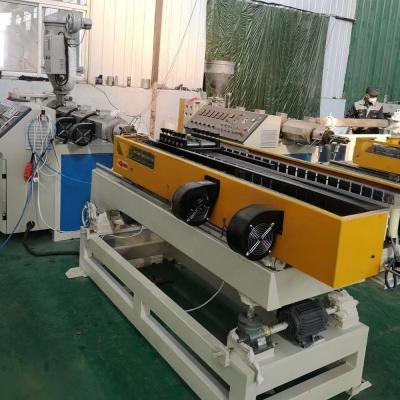 中国 パーソナライズド リクエスト PVC 単壁 排気体付き 波紋型パイプ エクストルーダー 機械 販売のため