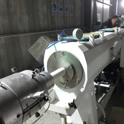 Китай Глубокая конструкция канала с винтовым каналом ПВХ-экструзионная машина для труб продается