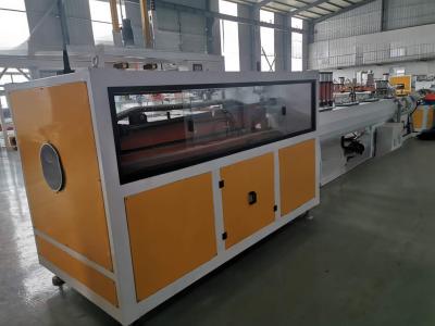 Chine Ligne de production de la machine d'extrusion de tuyaux en PVC pour le chargement du port de Qingdao sur demande personnalisée à vendre