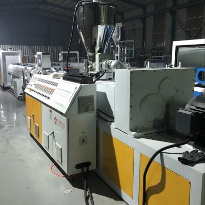 Chine Structure d'assemblage séparée Machine de fabrication de tuyaux en PVC avec conception à deux vis à vendre