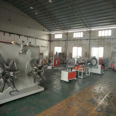 Chine Fabrication avancée de tubes souples en PVC, ligne d'extrusion de type séparé, double vis pour la sortie à vendre