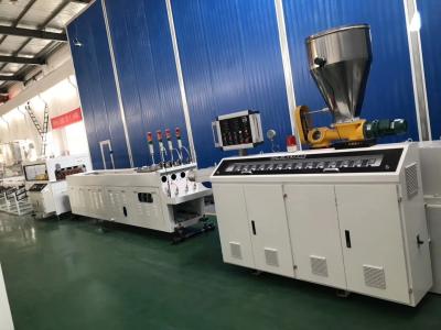Chine Machine d'extrusion de tuyaux de conduites électriques CPVC / ligne de production Installation sur site à vendre