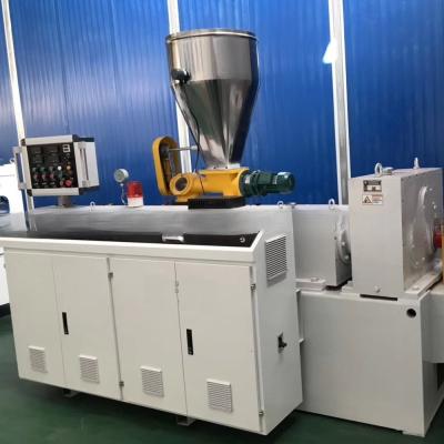 Chine Ligne de production de tubes de conduites en PVC à double vis de fabrication avancée avec personnalisation à vendre