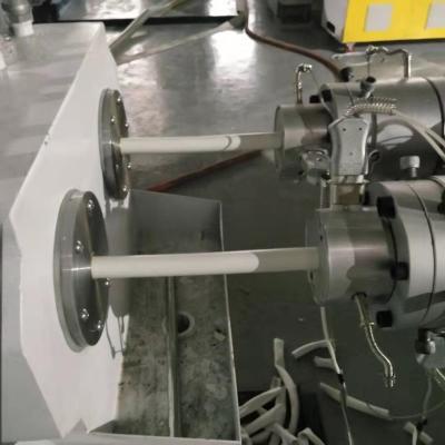 Chine Machine de fabrication de tuyaux en PVC avec structure d'assemblage d'extrudeuse de type séparé à vendre