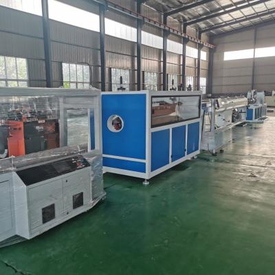 Chine Ligne de production de tubes en PVC à vis profonde en mode alimentation unique pour une production et une production supérieures à vendre