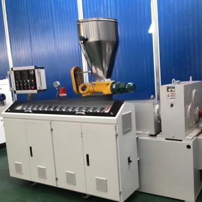 China Línea de producción de tuberías de PVC de construcción estable para la producción con estructura de tornillo profundo en venta