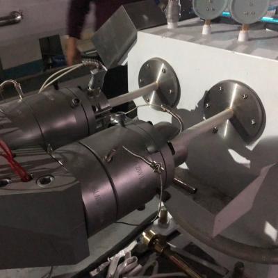 China Linha de produção de tubos de construção de PVC com parafuso profundo computadorizado para satisfação do cliente à venda