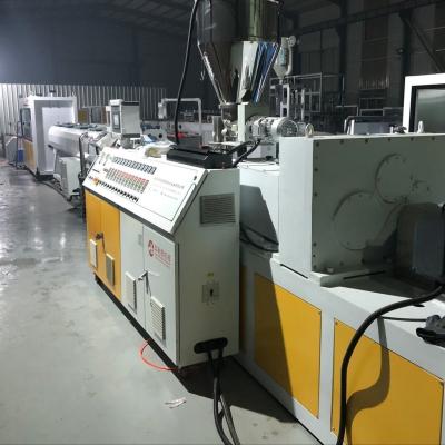 Chine Ligne de production de tubes en PVC à double vis pour le fonctionnement à vendre