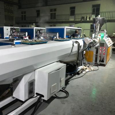 China Extrusora de tubos de escape Máquina de fabricação de tubos de PVC de acabamento rápido para produção rápida à venda