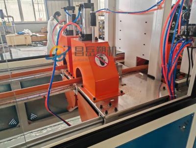 Chine Machine d'extrusion de tuyaux de conduites en PVC avec extrudeuse de type séparé et demande personnalisée à vendre