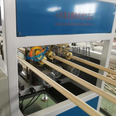 Chine Extrudeuse de tuyaux Machine de fabrication de conduits en PVC avec une productivité élevée et une automatisation automatique à vendre