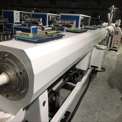 Chine Machines de fabrication de tubes en PVC à extrudeuse de type séparé pour la production à grande échelle à vendre
