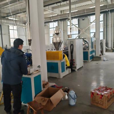 China Proceso de extrusión Máquina para la fabricación de tuberías reforzadas con fibra de PVC para el procesamiento de tuberías grandes en venta