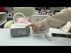 Lâmpada de cama com alarme digital Relógio sem fio Carregador FM Rádio